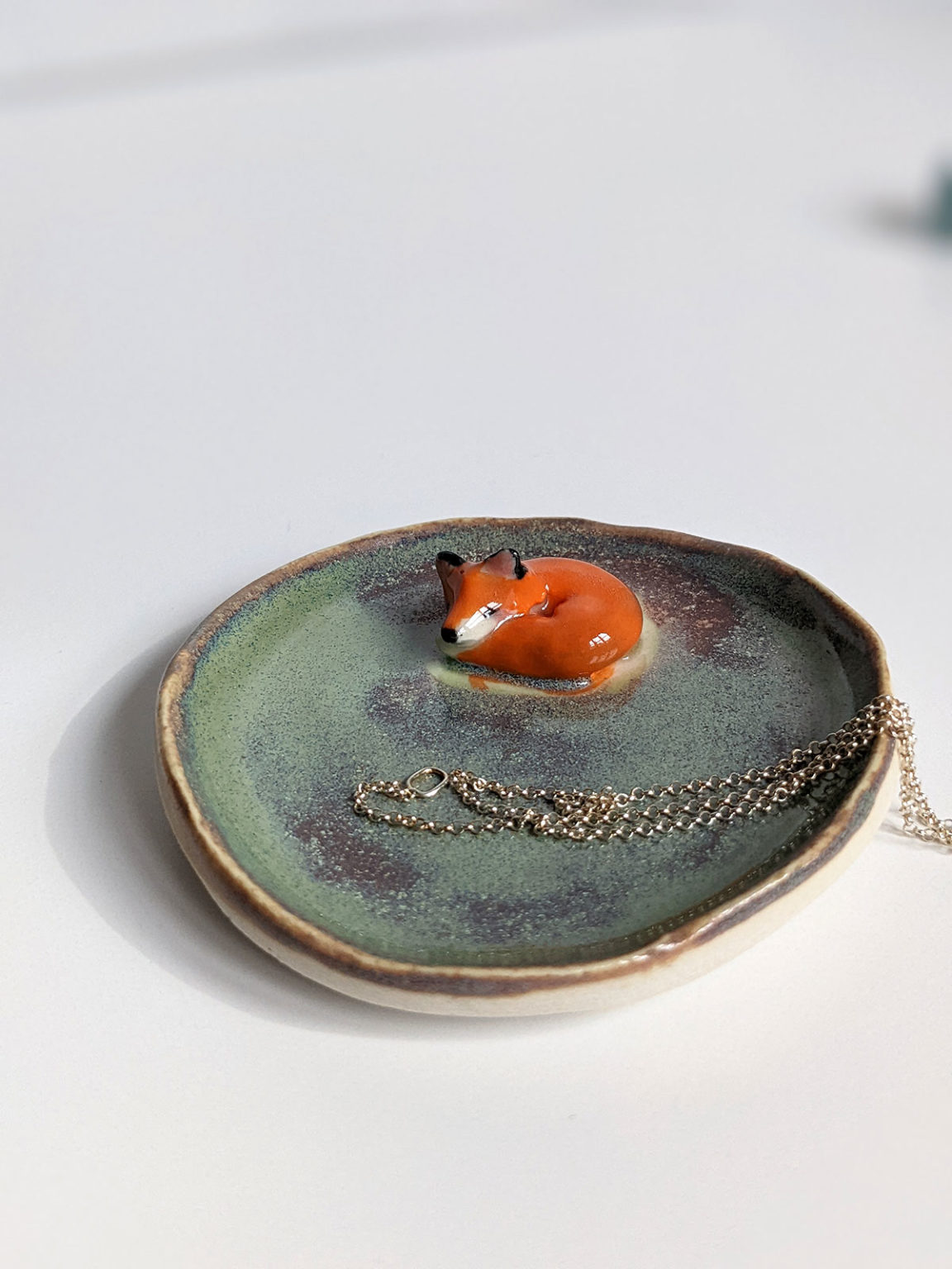 Small fox dish - sleeping - Kness