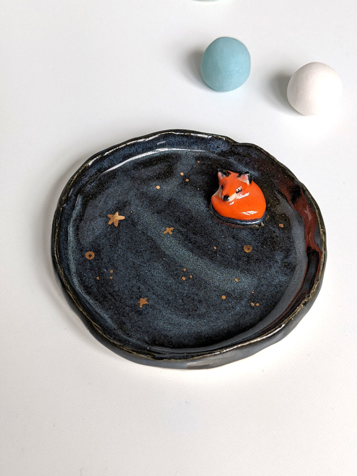 Night Sky Fox dish - Kness