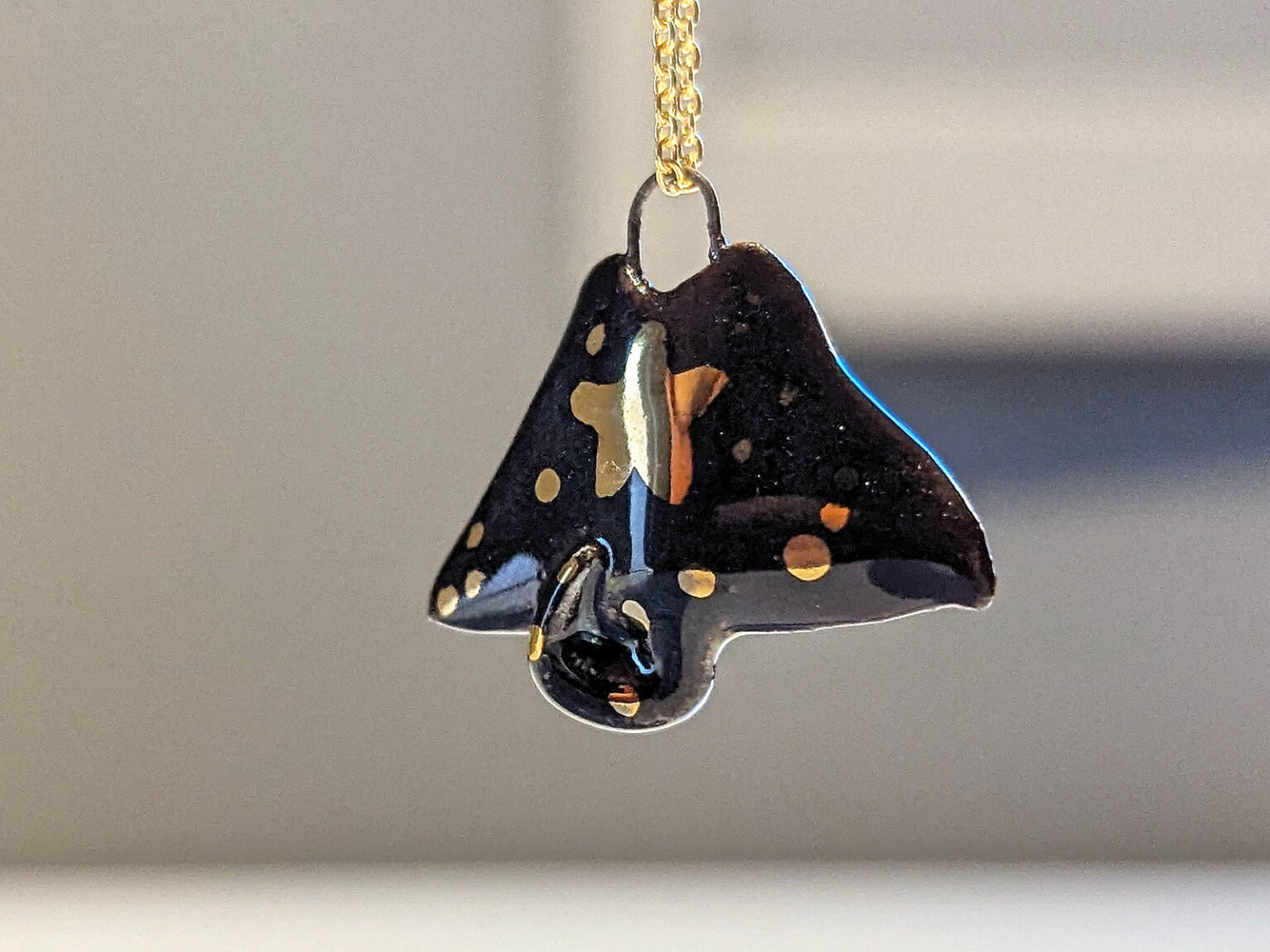 Dawn Manta Ray pendant - Kness