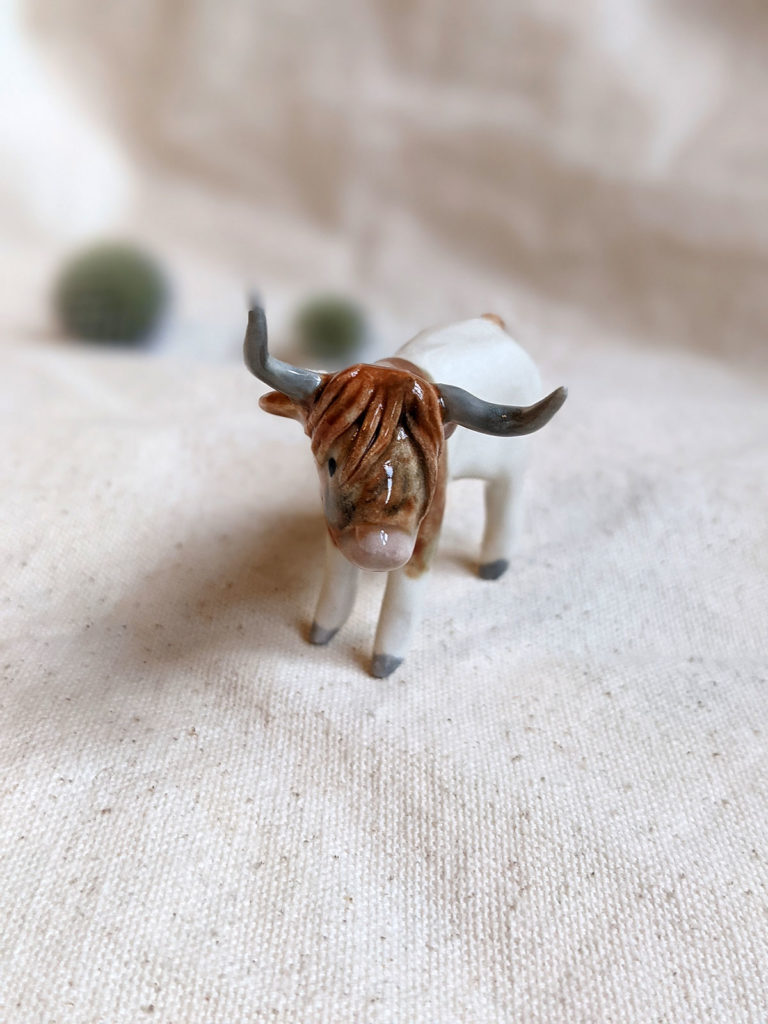 Porcelain Figurine Highland Cow - Kness