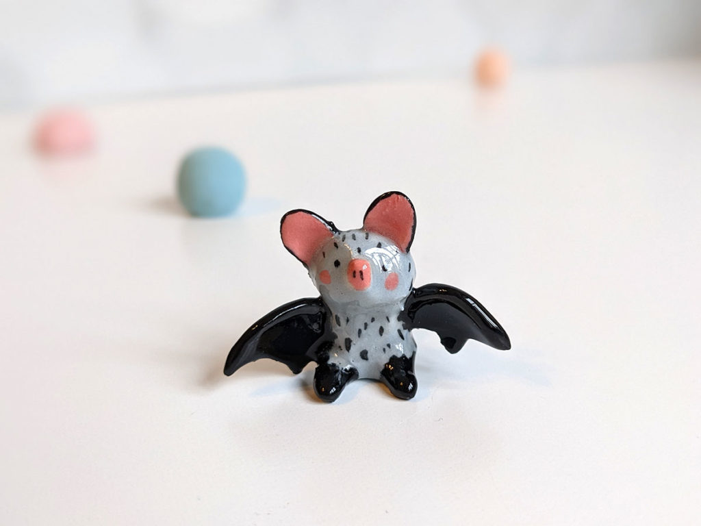 Ceramic Figurine : Bat - Kness