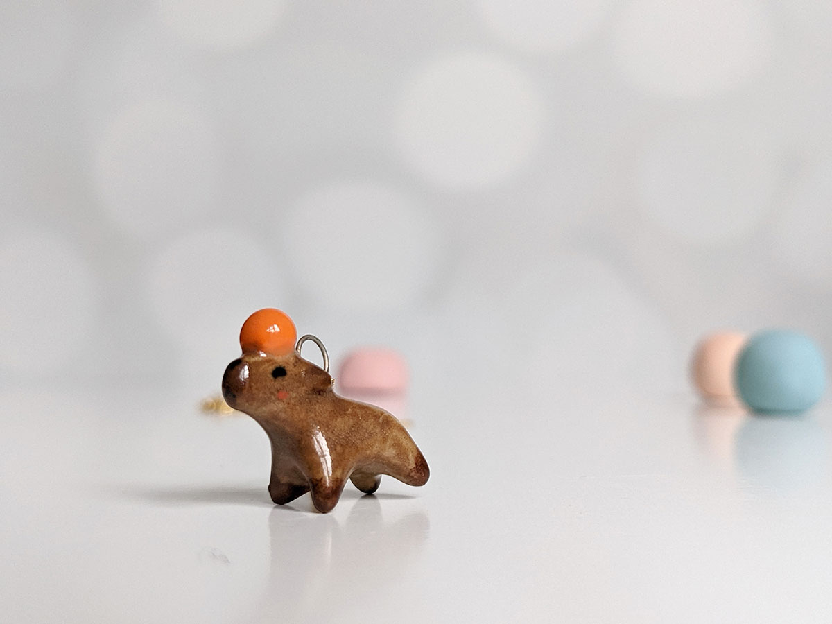 Ceramic Pendant : Capybara + Orange - no gold - Kness