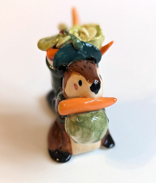 Porcelain Figurine : Mama Beaver and Groceries - Kness